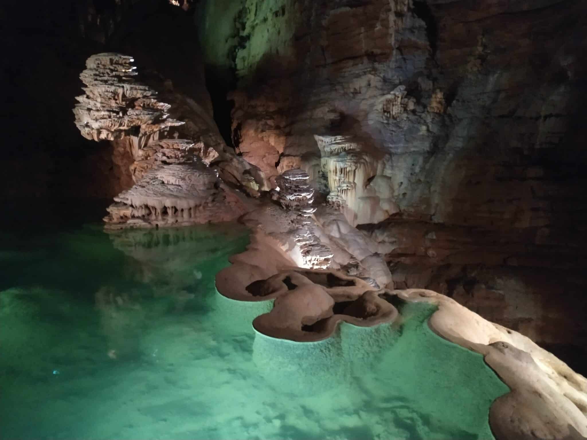 Voyage au centre de la Terre : le gouffre de Padirac rouvre avec un ...