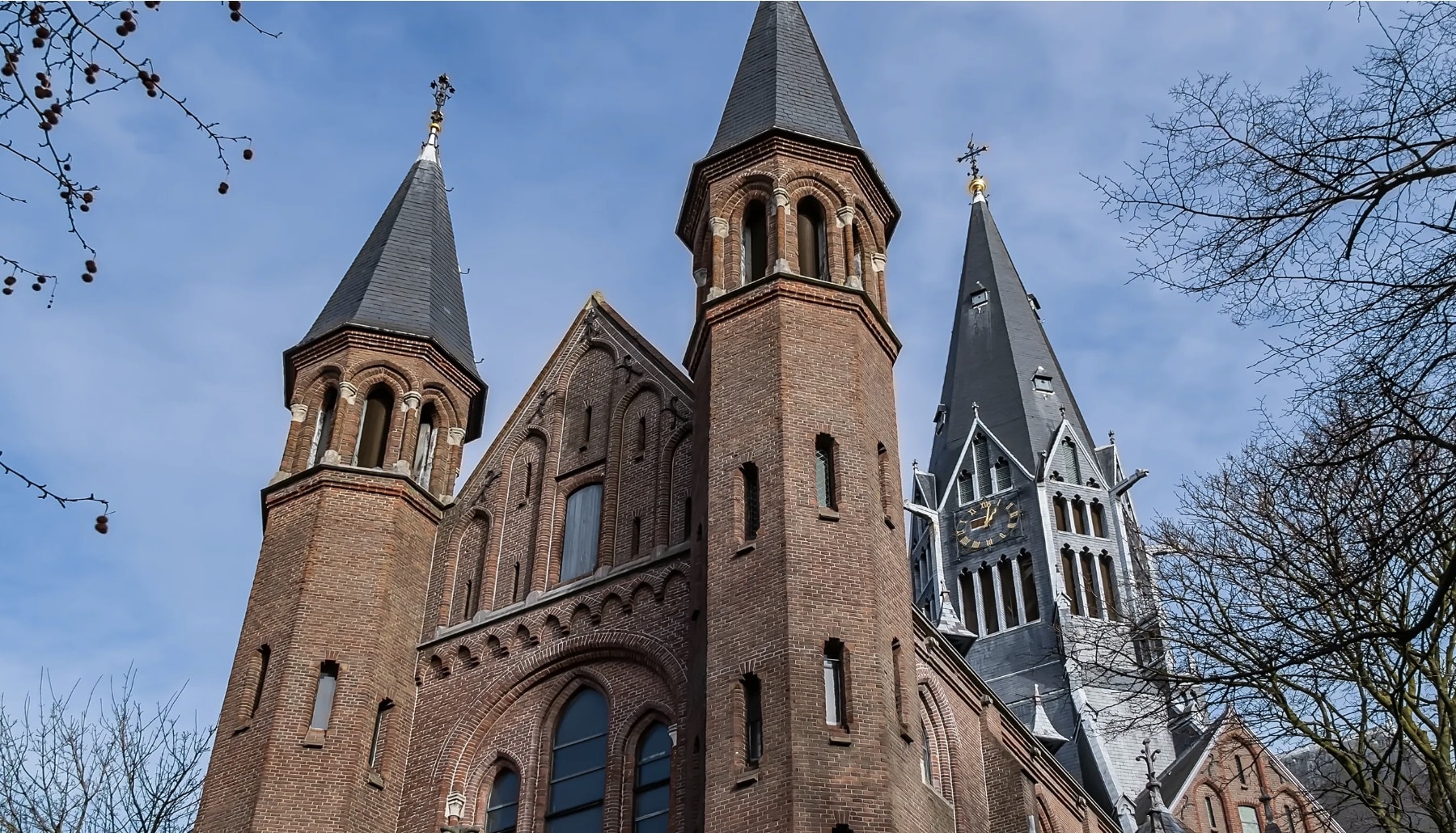 Pays-Bas : un violent incendie détruit une emblématique église dans la ...